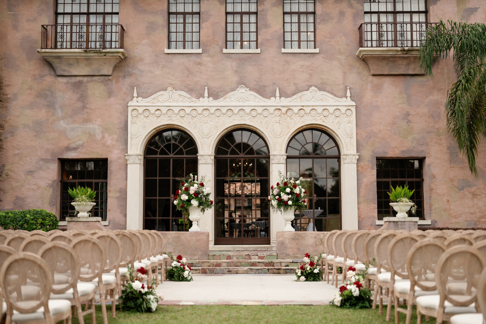 A Gorgeous The Howey Mansion Wedding | Chloe + Brad - blushbbg.com