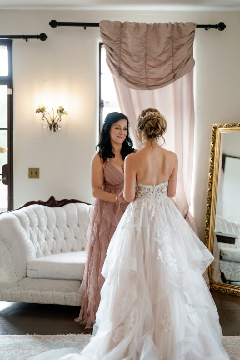 A Gorgeous The Howey Mansion Wedding | Chloe + Brad - blushbbg.com